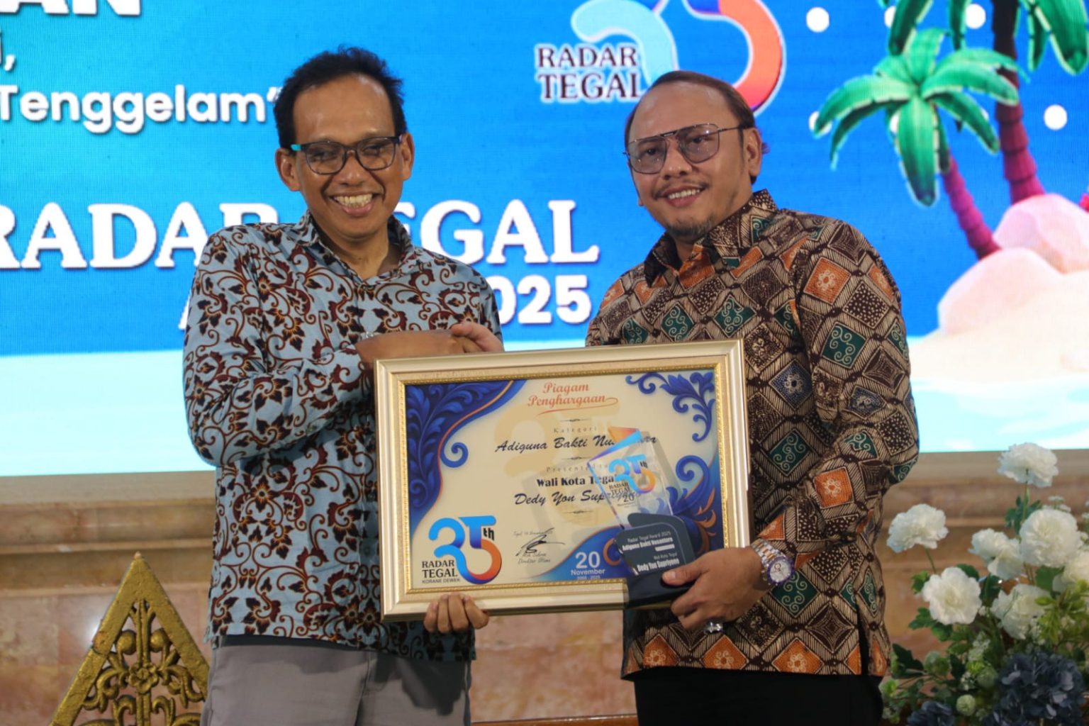 Wali Kota Tegal Dedy Yon Raih Penghargaan Adiguna Bakti Nusantara ...